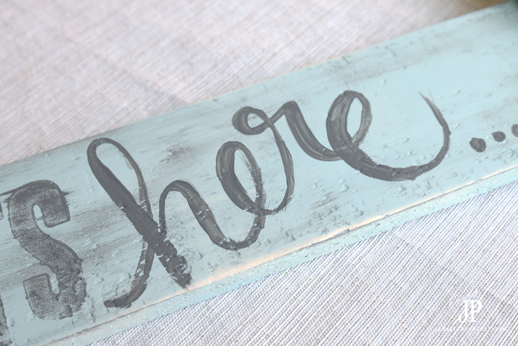 DIY Arrow Sign for Kitchen: Good Eats Here!