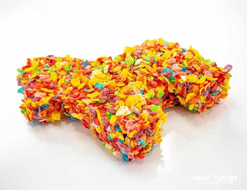 How to make a pinata with a cardboard cereal box | Smart Fun DIY