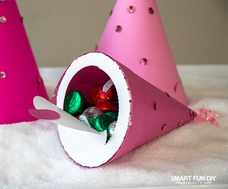 Cricut Tutorial: Pretty Christmas Tree Treat Boxes!